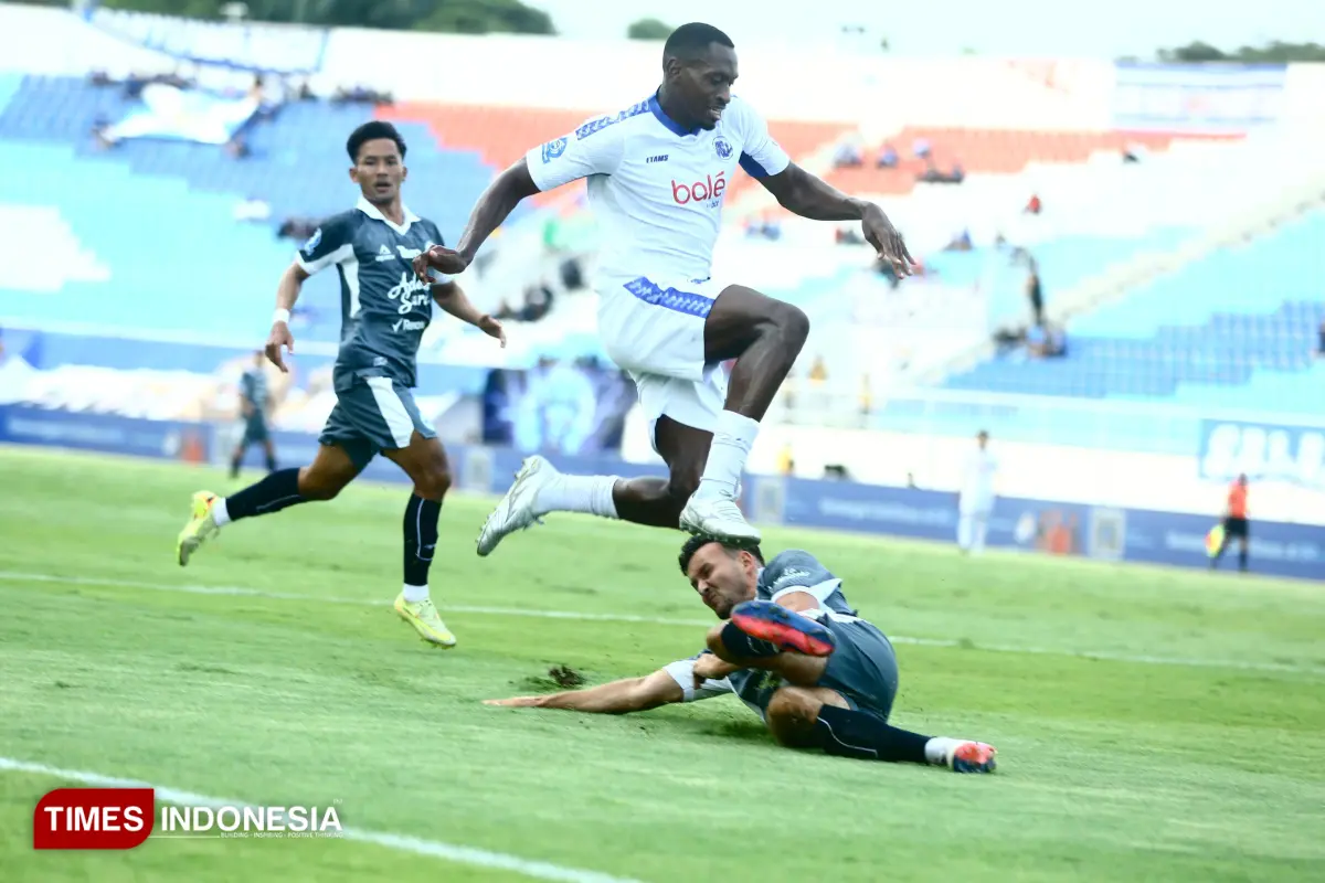 Gol Cepat Joe Babak Pertama Buka Keunggulan Arema FC atas PSIM 1-0 ...